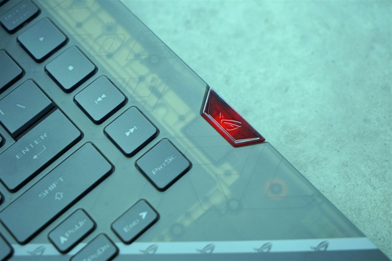 Hands-on with ROG Strix SCAR 15 2022: First Intel Gen 12 Laptop in Vietnam