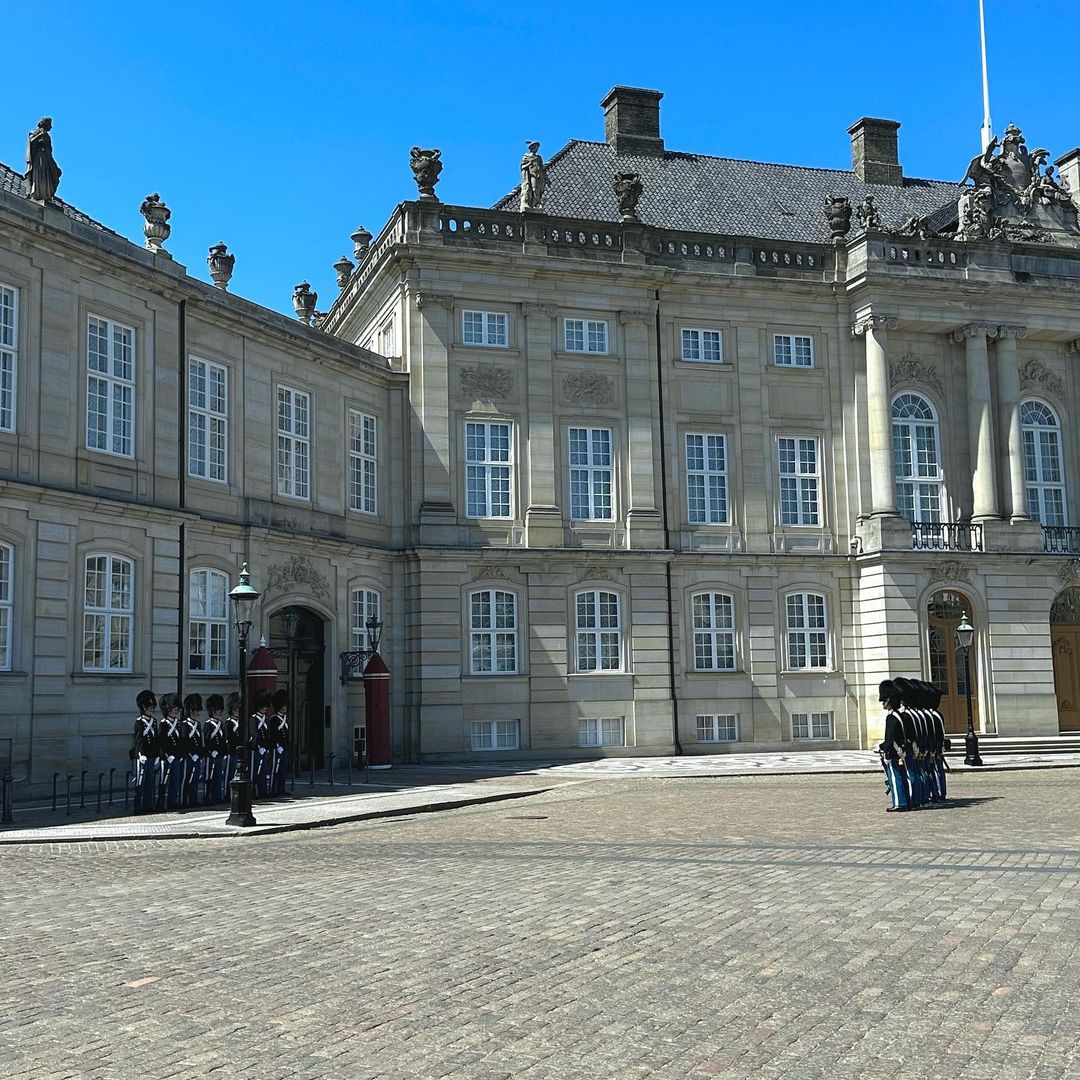 Discover the royal lifestyle in Denmark at Amalienborg Palace - Mytour