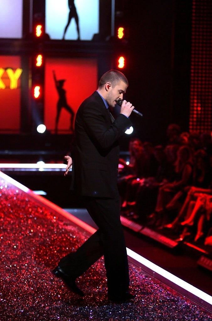 Top 10 High-Impact Music Performances at Victoria's Secret Fashion Show ...