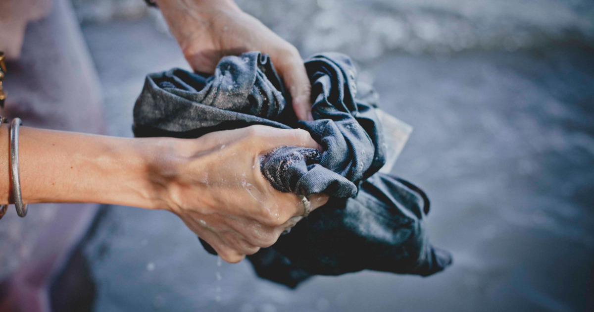 Secrets to Washing Jeans in the Machine Without Fading