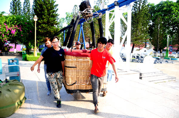 Tet Lunar New Year Festival Welcomes Hot Air Balloons in Saigon - Mytour