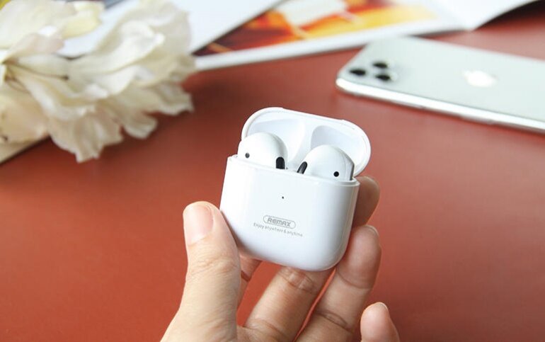 Review of Remax TWS-10 Earphones: The Perfect 'Double' Version of ...