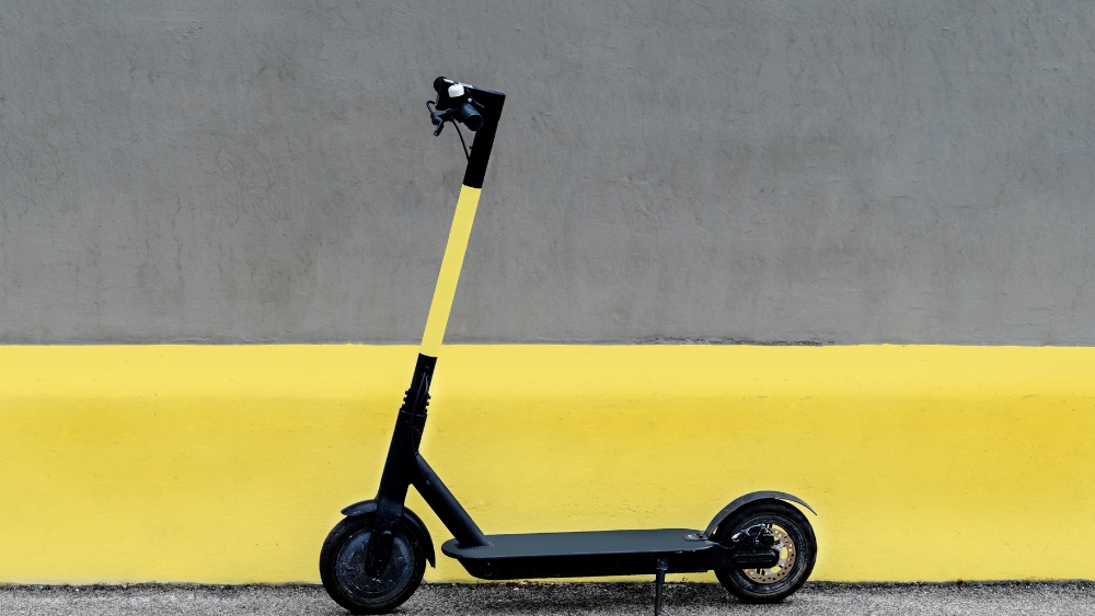 Guide to Using Electric Scooters: Assembly, Folding, Opening, Riding