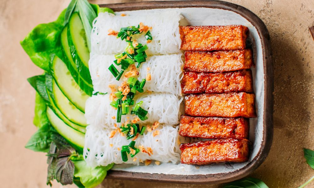 What is Banh Hoi? How Many Calories? What Tastes Good with It? | Mytour