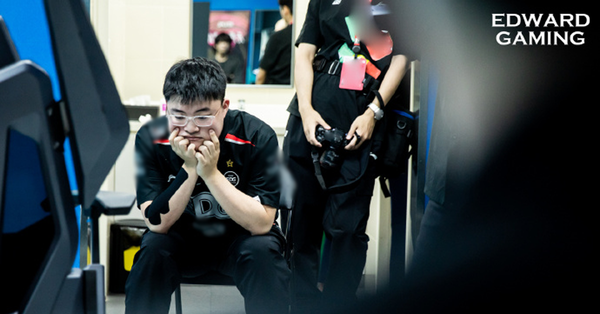 Nguyên nhân Uzi không thể có màn nhảy cuối cùng như Deft được khán giả LPL chỉ ra