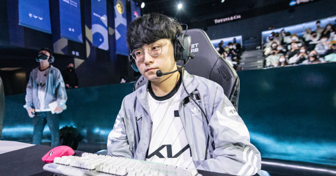 ShowMaker không e dè đối đầu với T1