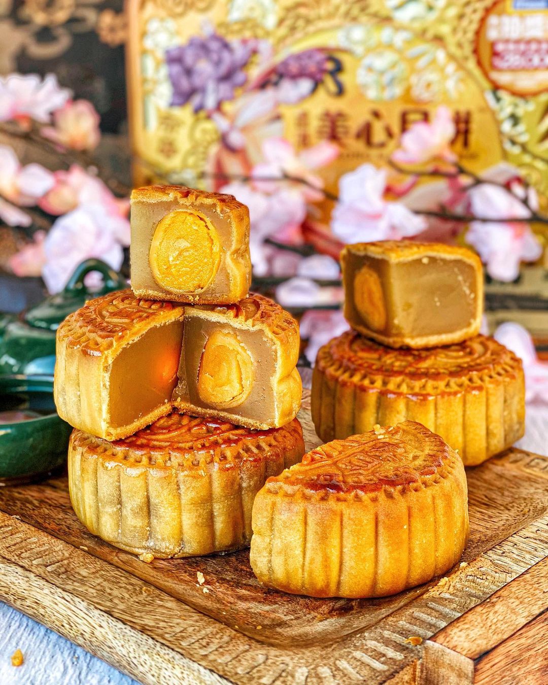 Exploring the Delight of Mooncakes: Types and Flavors Worth Trying – Mytour