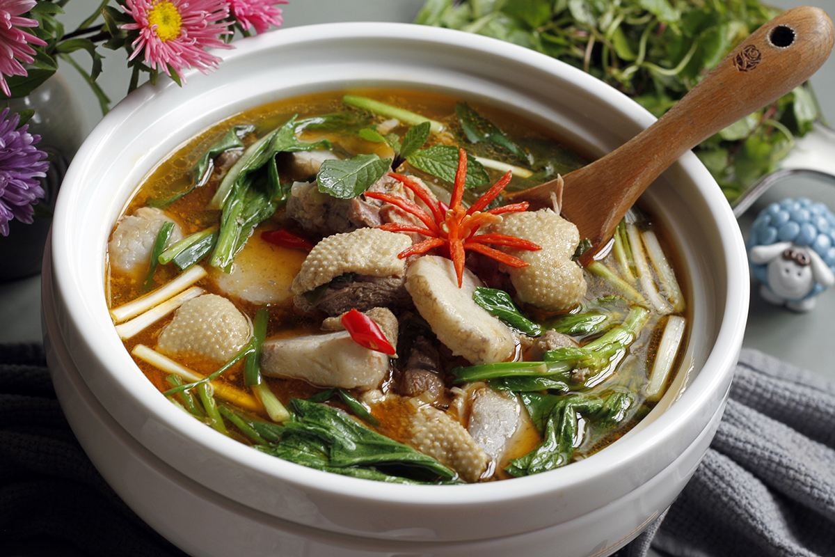 How to Make Delicious Duck Cooked in Taro Sauce | Mytour