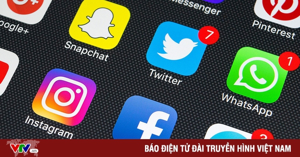 On average, people in Vietnam spend around 2.5 hours daily on social ...