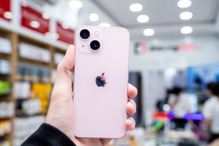 Curious about the dimensions of iPhone 13 mini and its viability in ...