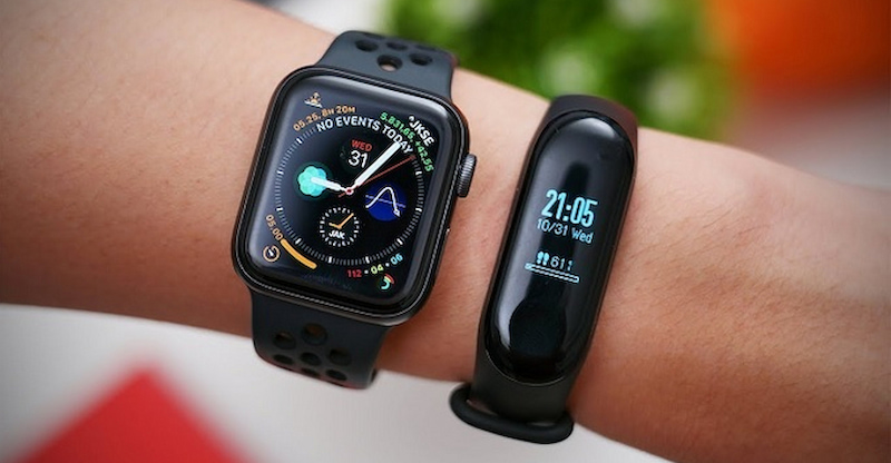 Choosing Between Smartwatches and Smartbands: Comparing the Differences