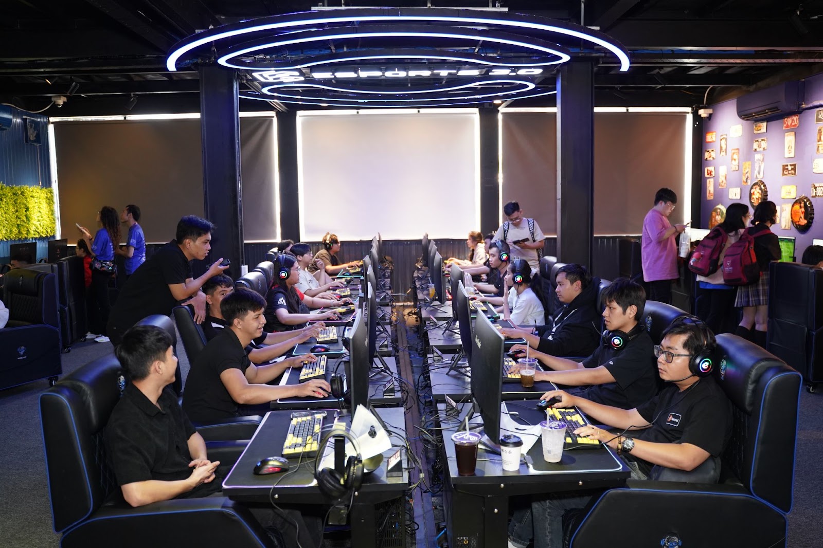 Khám phá không gian Cyber Cafe độc đáo tại khu vực Đông Nam Á