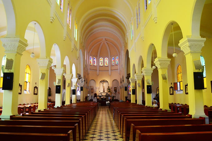 The Charm of Rooster Church - the Largest French Architecture in Da Lat ...