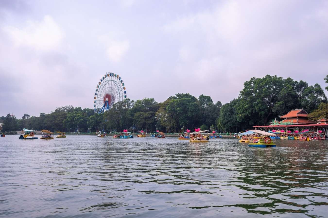 Đầm Sen Cultural Park - A Familiar Yet Refreshing Escape
