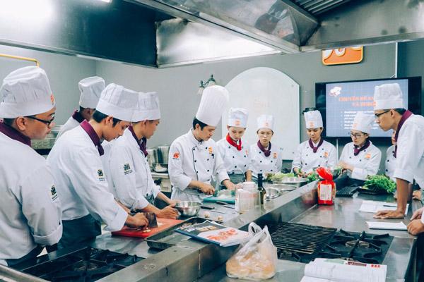 Top 8 Talented Chefs in Vietnam - Mytour.vn