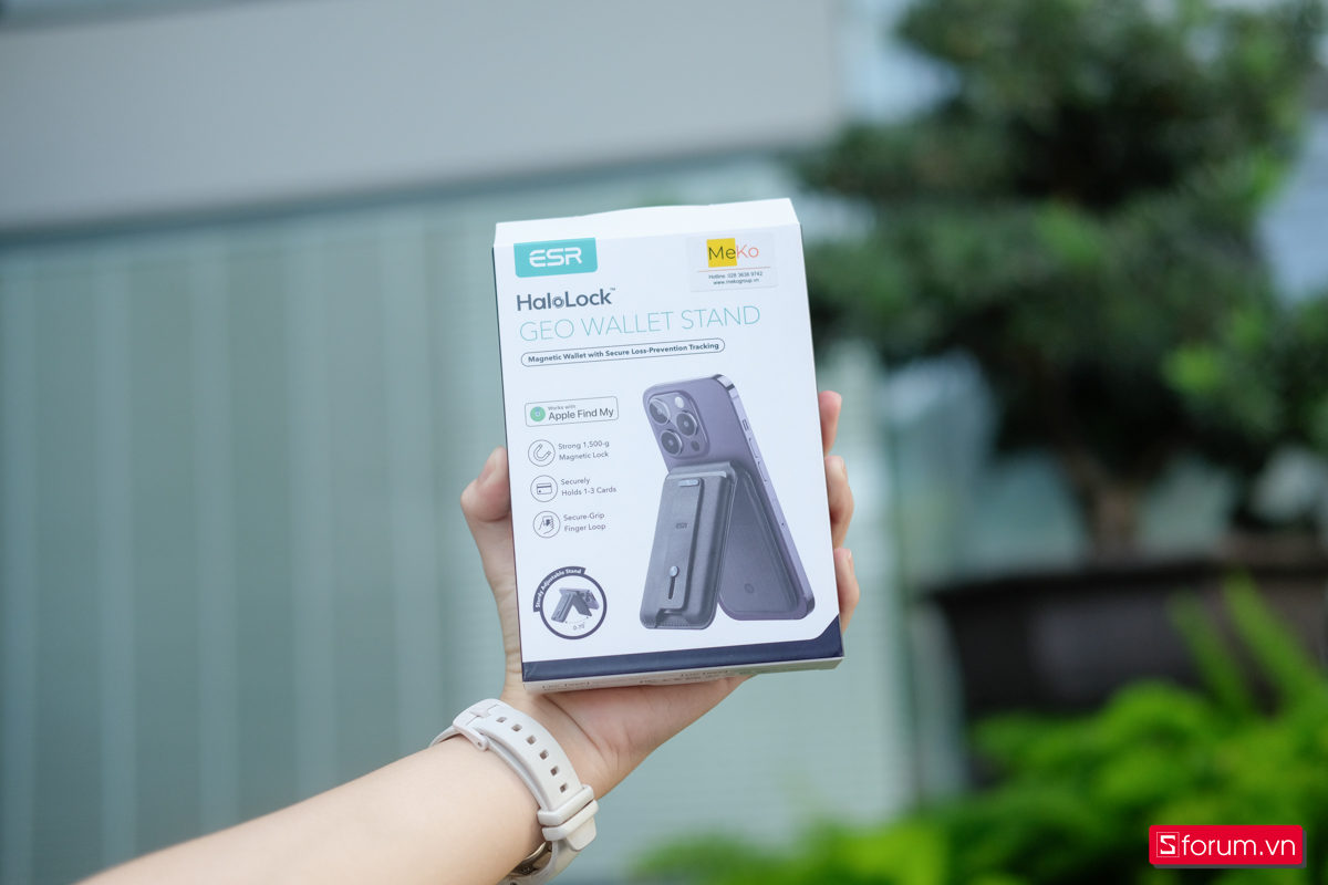 Hands-on with the ESR HaloLock Geo Wallet Stand: The first MagSafe ...