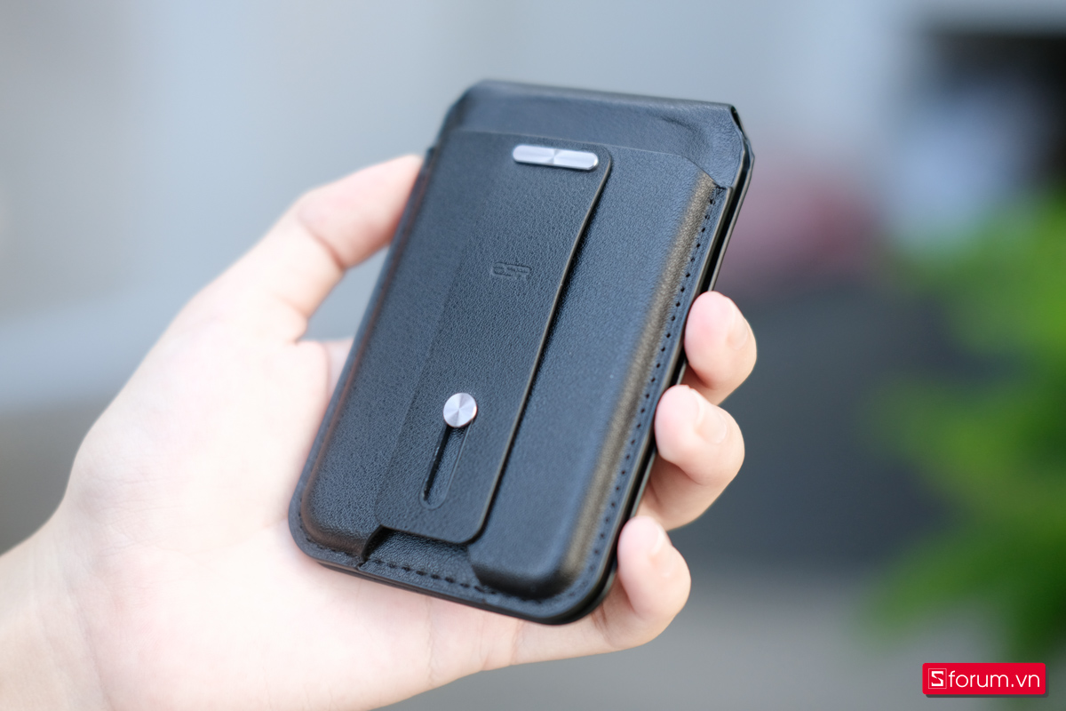 Hands-on with the ESR HaloLock Geo Wallet Stand: The first MagSafe ...