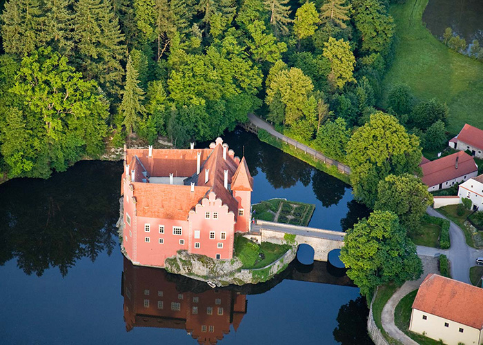 Stunning Lakeside Castles - Mytour