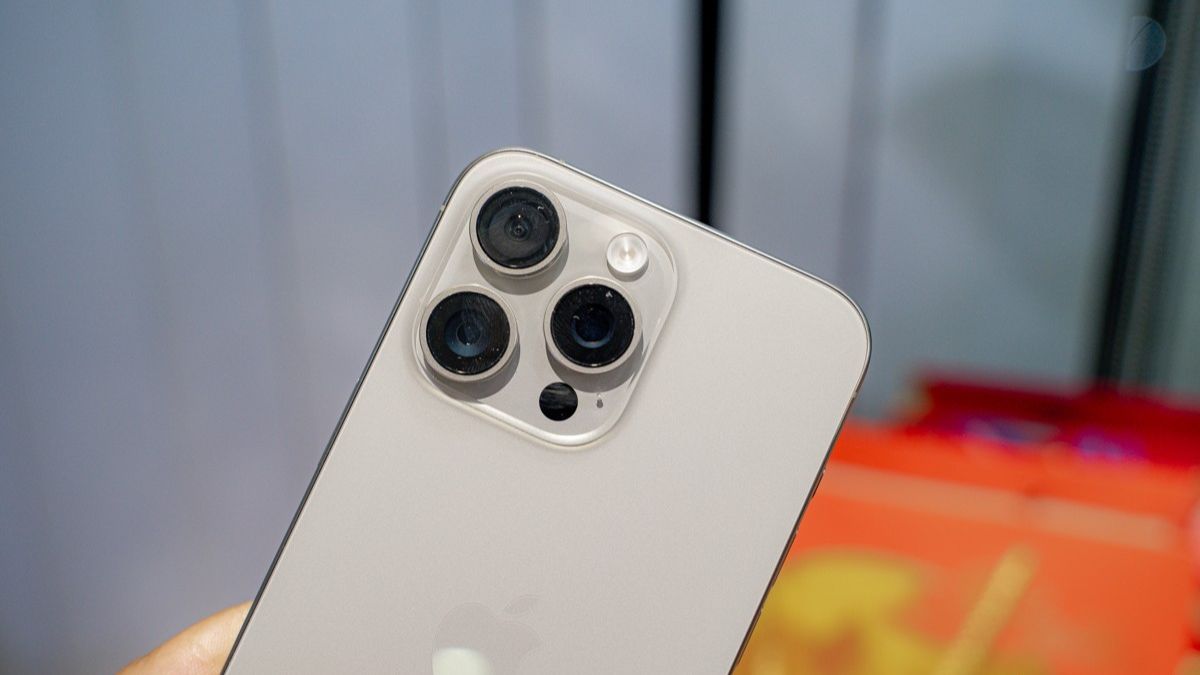 What is the color of the iPhone 15 Pro Max natural titanium? Is this ...