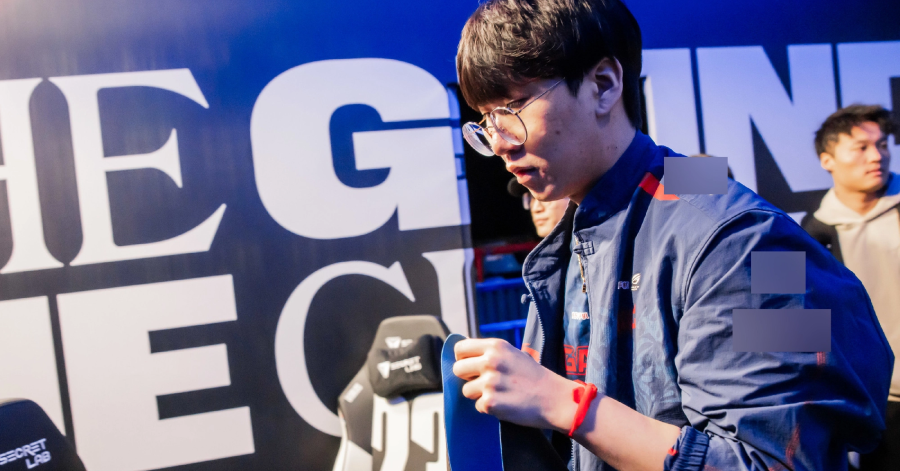 Ruler, người đang mang trọng trách lớn đối với JDG và cả LPL, nhưng bị người hâm mộ trong khu ...