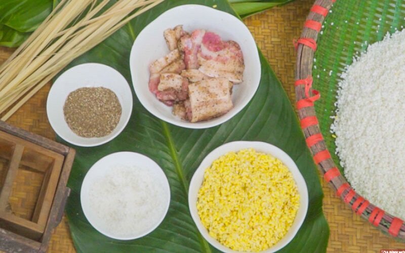 Guide to Wrapping Bánh Chưng with Dong Leaves Quickly and Beautifully ...