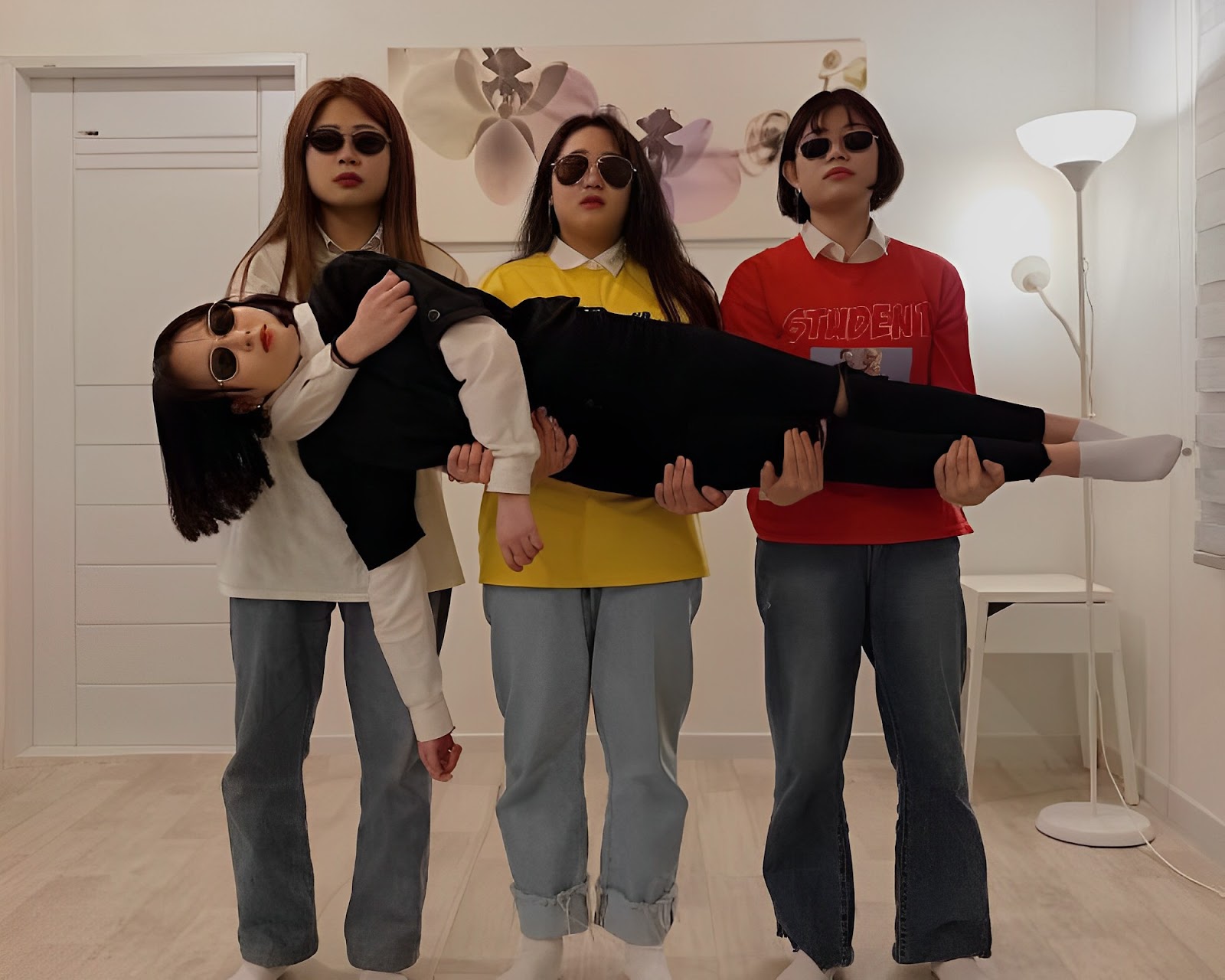 50+ Unique Group Photo Poses to Spice Up Your Travel Memories | Mytour