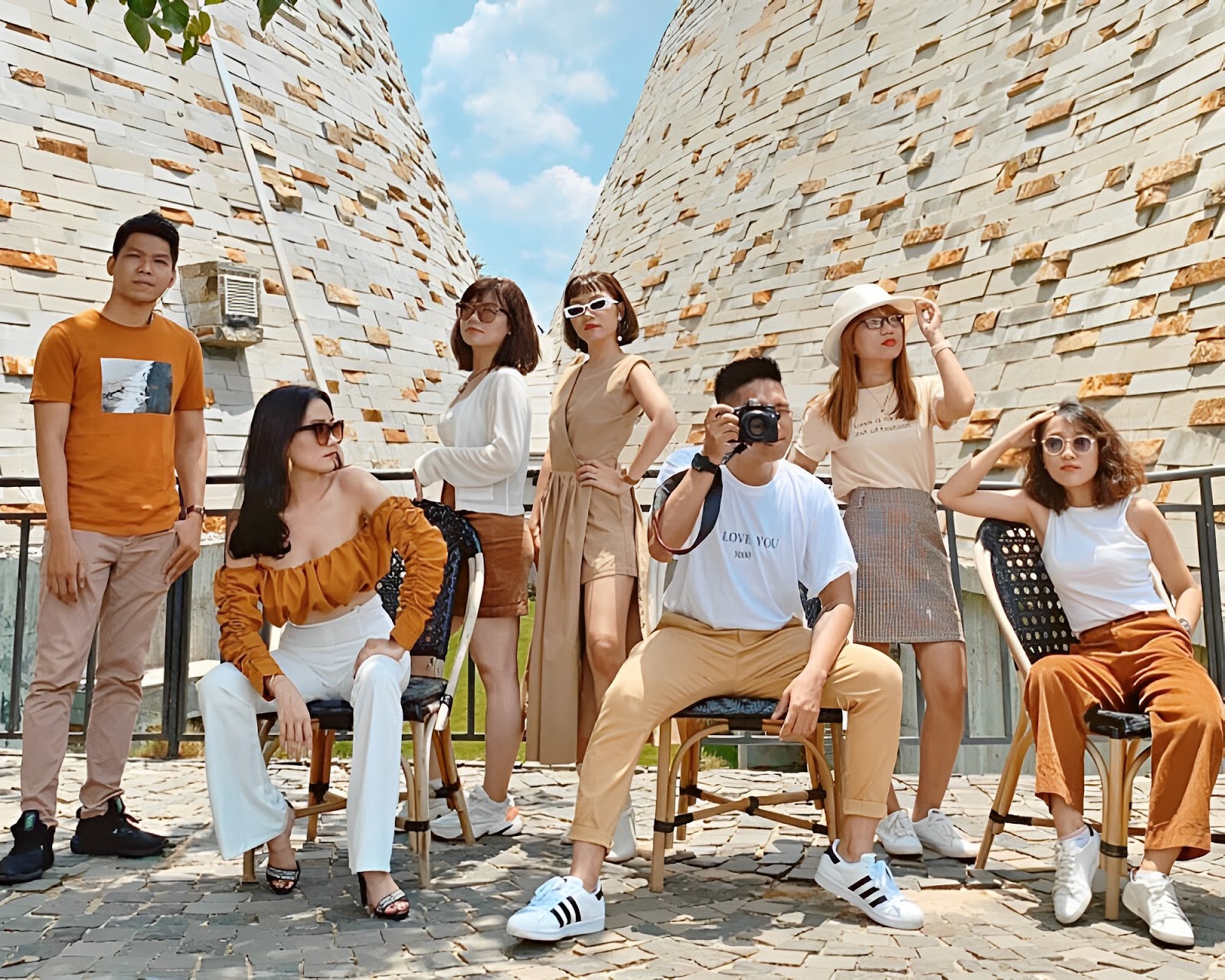 50+ Unique Group Photo Poses to Spice Up Your Travel Memories | Mytour