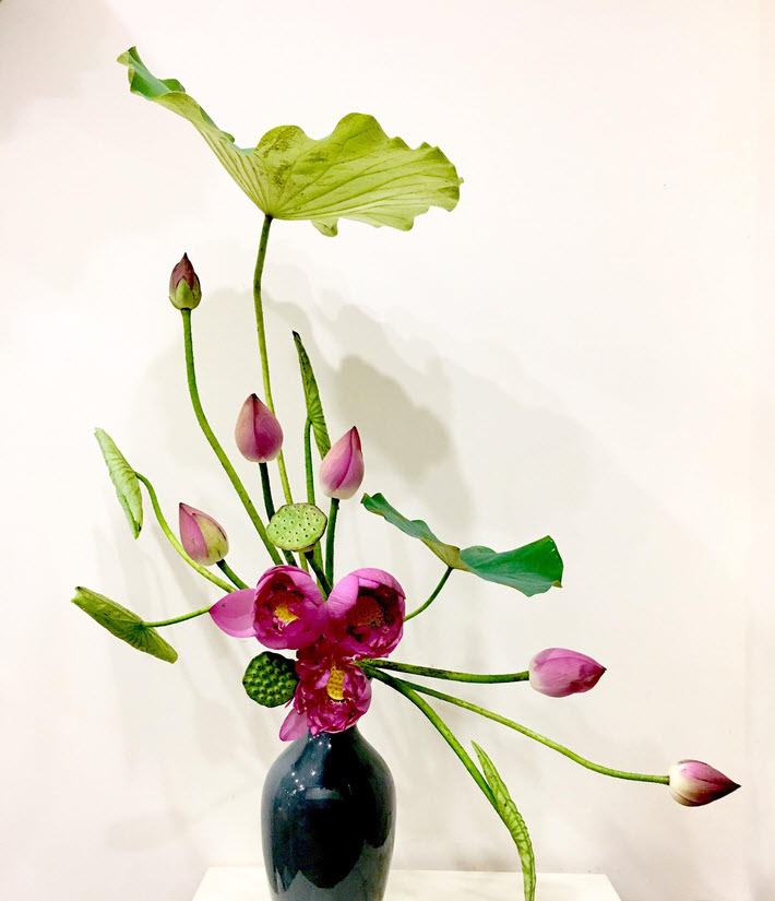 Simple and Modern Ways to Arrange Lotus Flowers