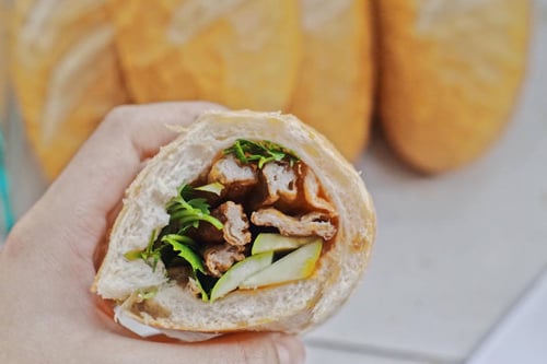 Indulge in a 10,000 VND fish cake banh mi while visiting Vung Tau - Mytour