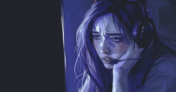 A female streamer faces criticism after seemingly innocent action