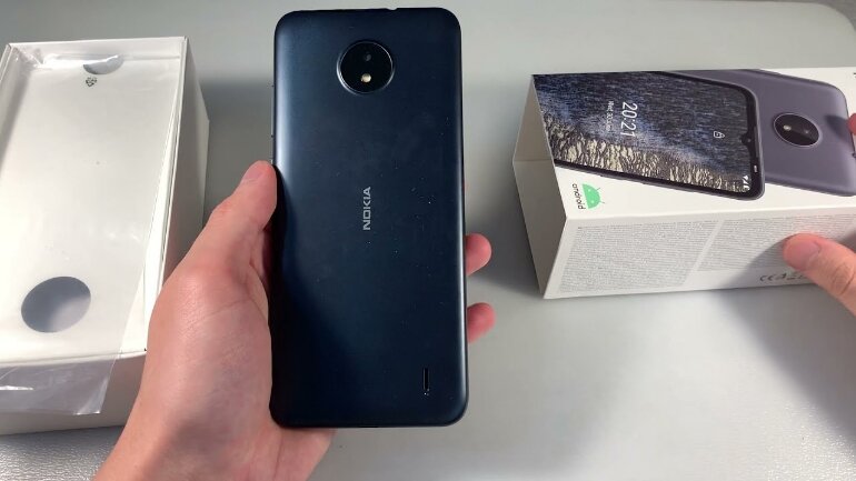 Reviewing the pros and cons of the Nokia C20: Super affordable price ...