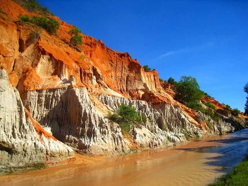 Suoi Tien Mui Ne - A tranquil stream amidst the stunning golden-red ...