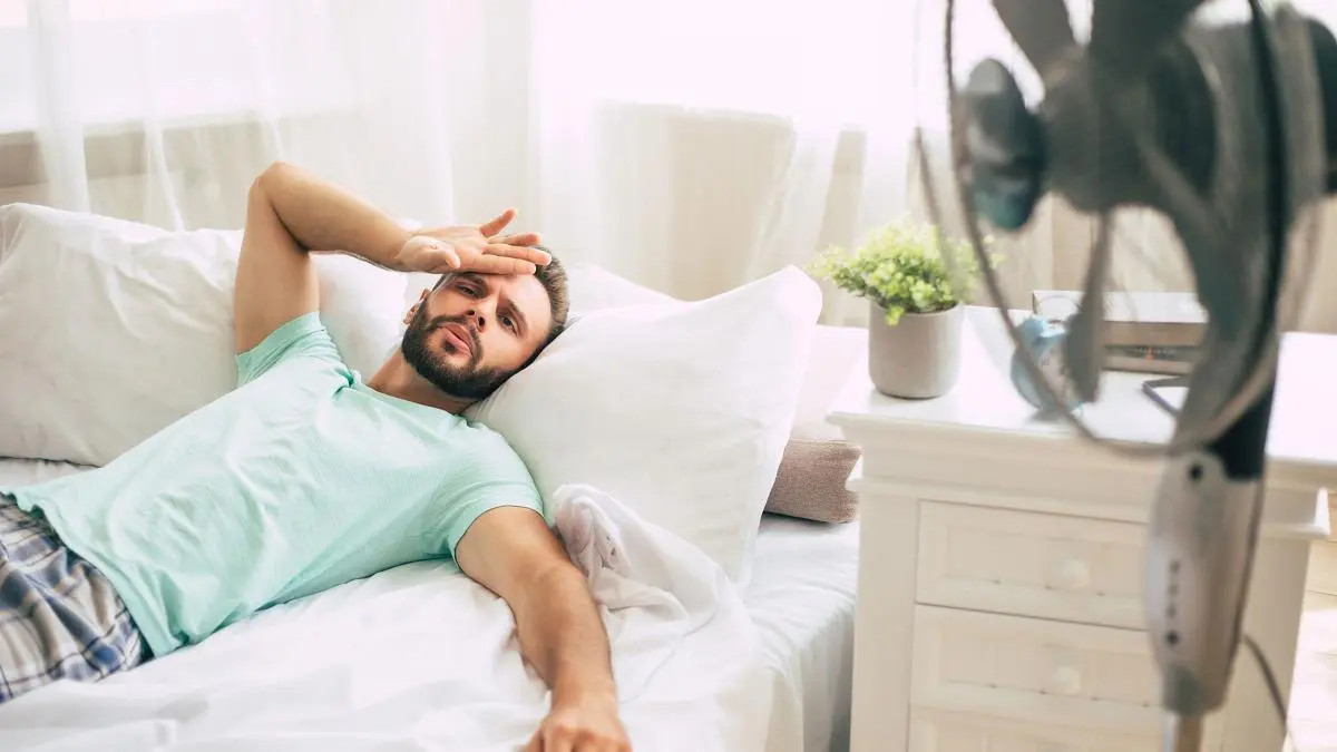 Is It Beneficial or Harmful to Sleep with a Fan On?