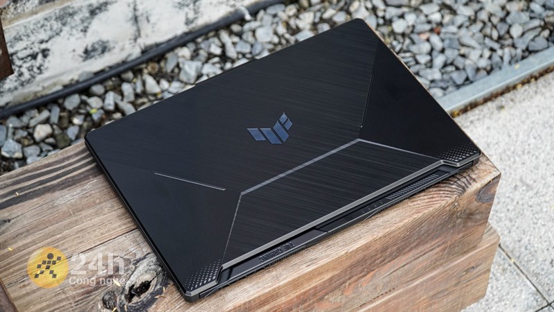 ASUS TUF Gaming F17 FX706HF Review: Massive Display, Great for Gaming