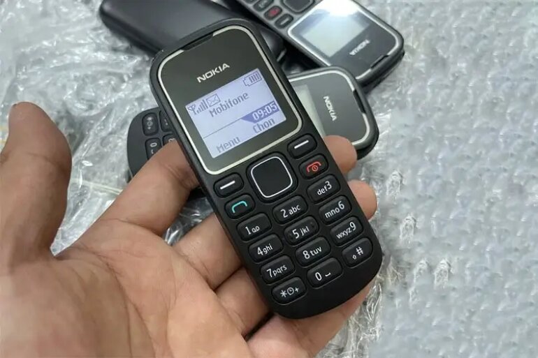 How much does the Nokia 1280 phone cost? Who should consider buying it ...