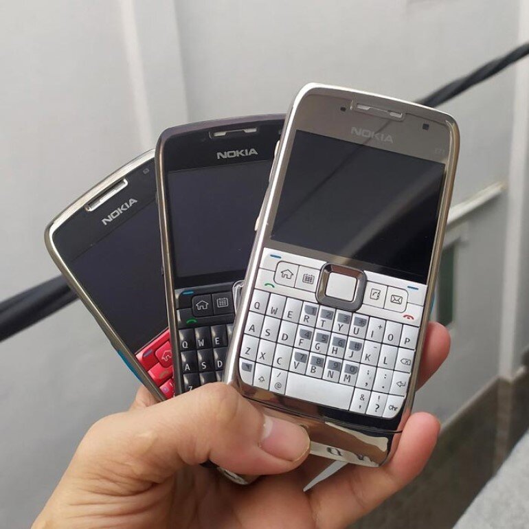What Makes the Nokia E71 Phone Desirable After More Than a Decade ...