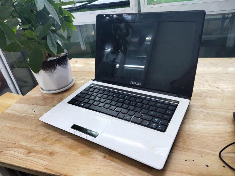 Should you buy the ASUS K43E used laptop? | Mytour.vn