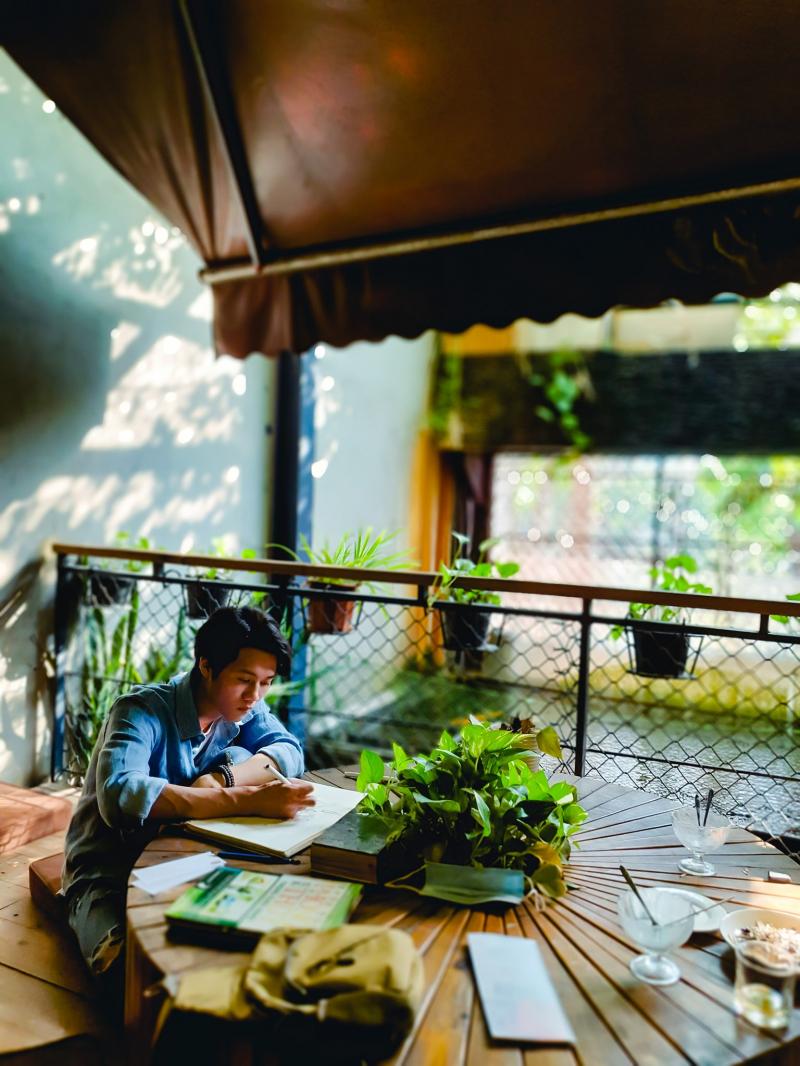 Top 5 Most Beautiful Koi Fish Cafes in Hanoi - Mytour.vn