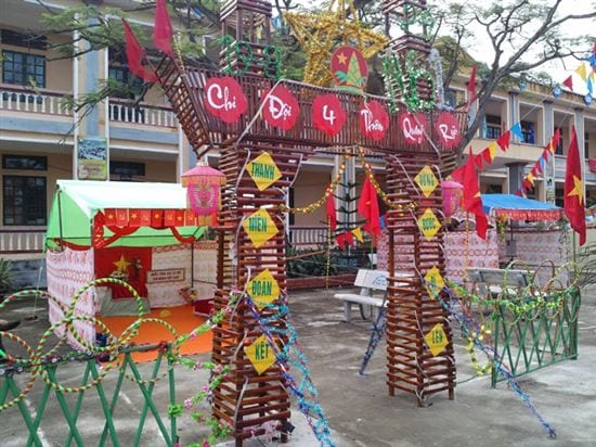 Discover the Most Stunning Summer Camp Gates