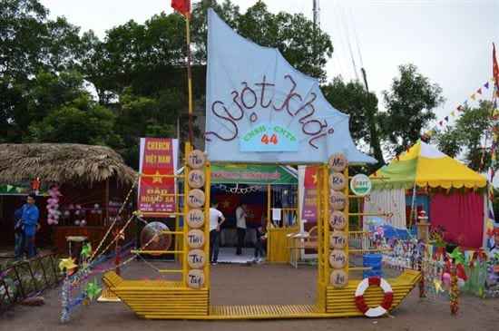 Discover the Most Stunning Summer Camp Gates