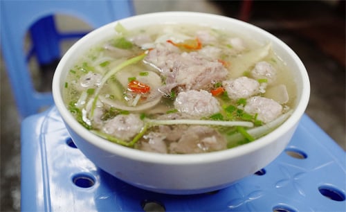 Serving Bun Moc to Nourish Siblings by a Big Sister in Hanoi's Old ...