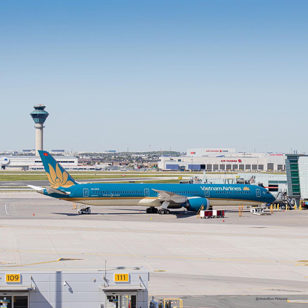 Vietnam Airlines offers tickets for Saigon to Hanoi and Chu Lai routes ...