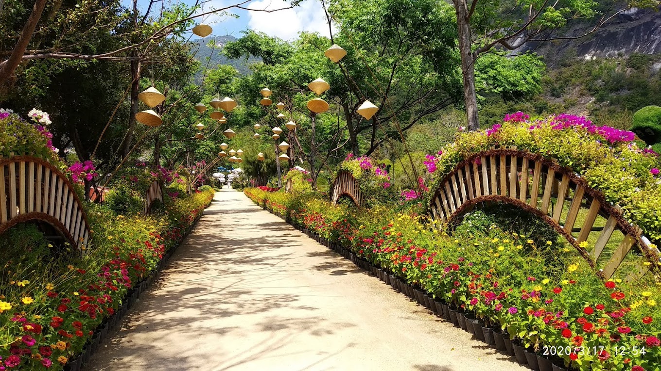 Vibrant Entertainment Complex at Hoa Lan Island - Mytour