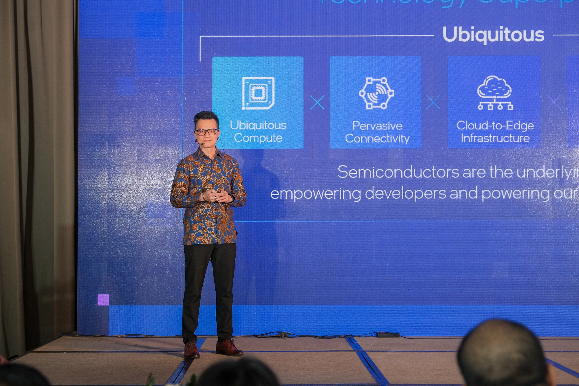 Intel's 50 years of breakthroughs and innovation pave the way to ...