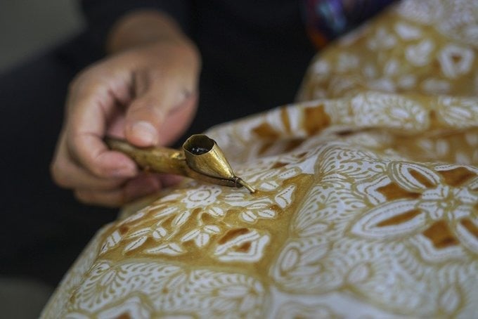 Centuries-Old Art of Handcrafted Batik Weaving in Yogyakarta - Mytour