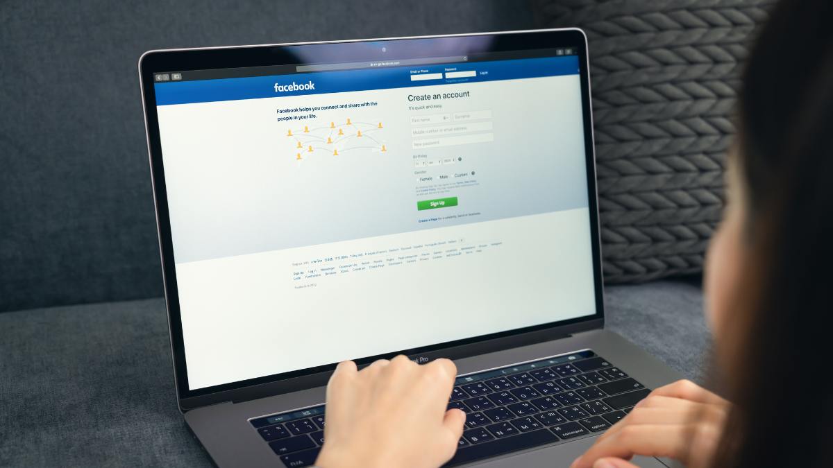 Quick Ways to Log in to Facebook on Computer, Phone