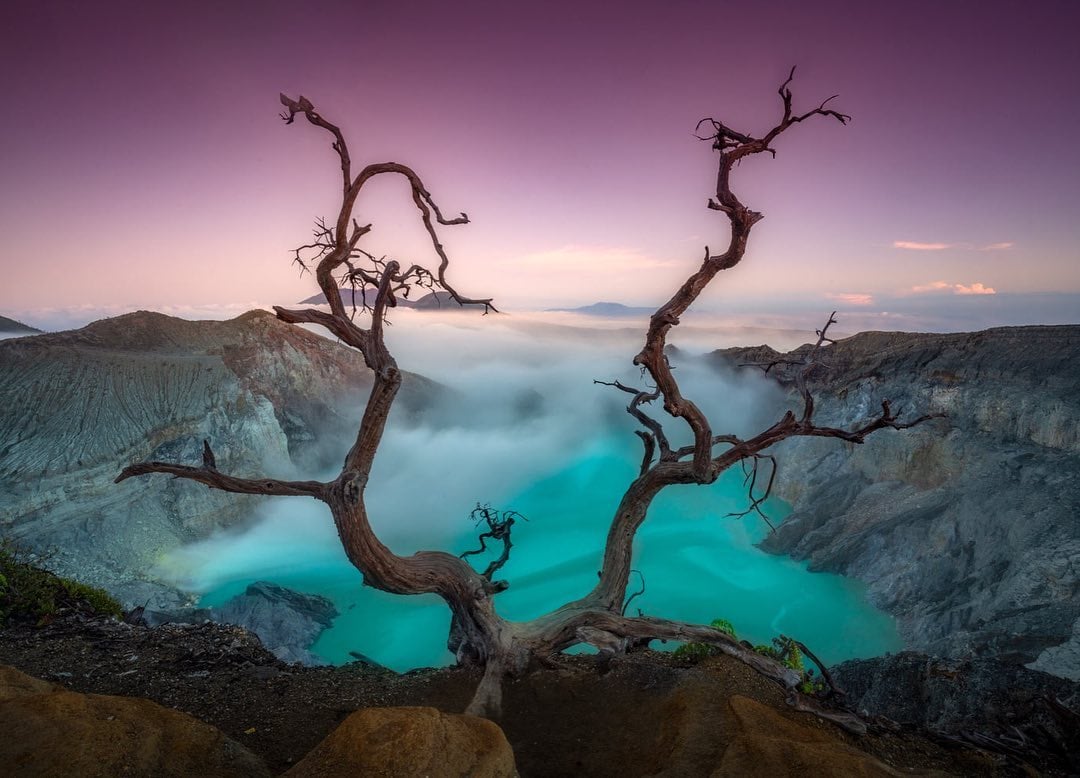 Kwah Ljen Lake – The Enigmatic Giant Acid Bowl in Indonesia with ...