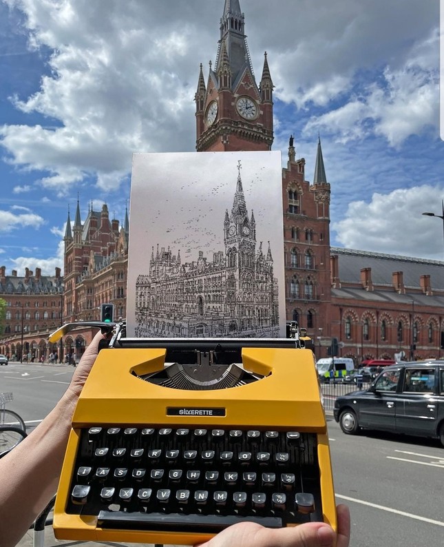Artistic creations using typewriters by a talented British artist spark ...