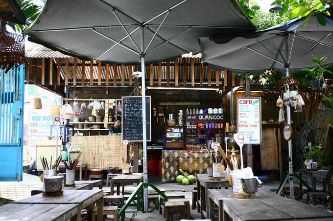 Exploring Cần Thơ: A Visit to a 40,000 Dong Rice Eatery that Evokes ...