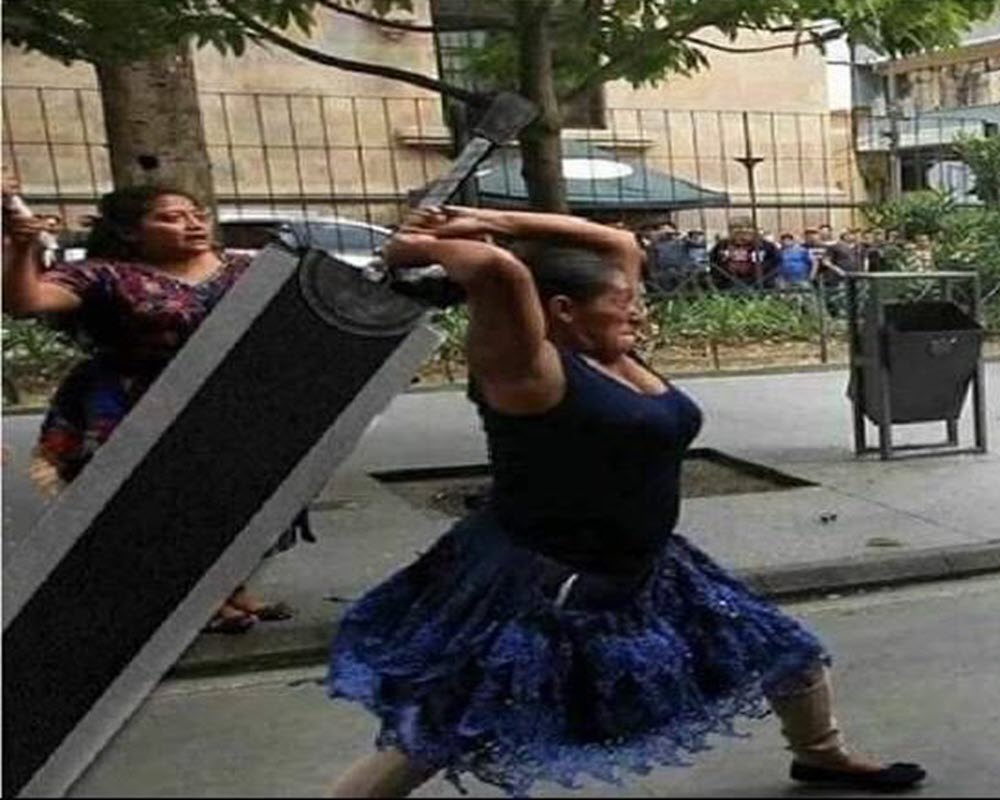 Compilation of hilarious and quirky knife holding memes